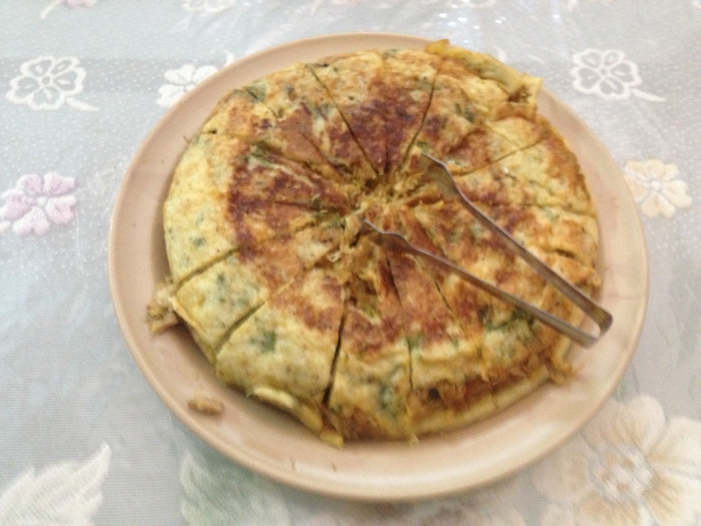 Stuffed chicken semiya in bread omelet